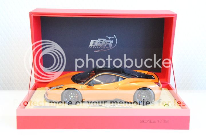 My collection 1/18(MAJ page 1)//vitrine p449//Ferrari 458 spyder p450 ...